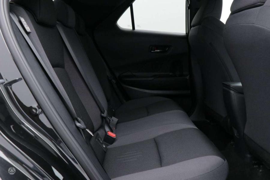 Black Toyota C-HR 2025 in Vilnius, with an engine capacity of 1.80 L and mileage of 24 thousand km for 31900 €, photo 11 on AUTOMOTO.COM.LV