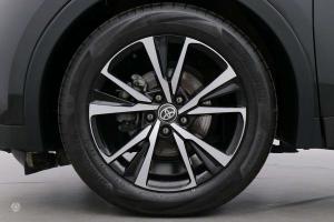 Black Toyota C-HR 2025 in Vilnius, with an engine capacity of 1.80 L and mileage of 24 thousand km for 31900 €, photo 17 on AUTOMOTO.COM.LV