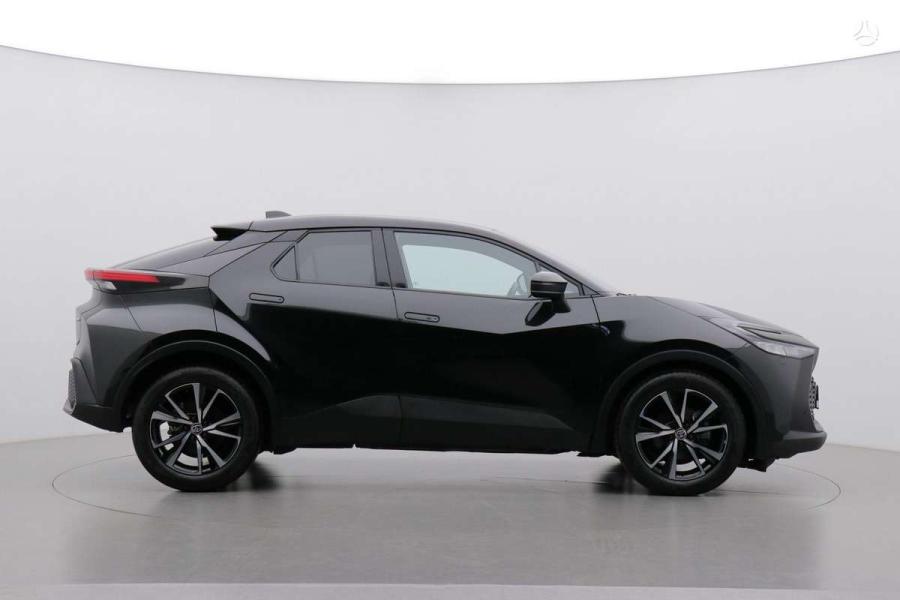 Black Toyota C-HR 2025 in Vilnius, with an engine capacity of 1.80 L and mileage of 24 thousand km for 31900 €, photo 18 on AUTOMOTO.COM.LV