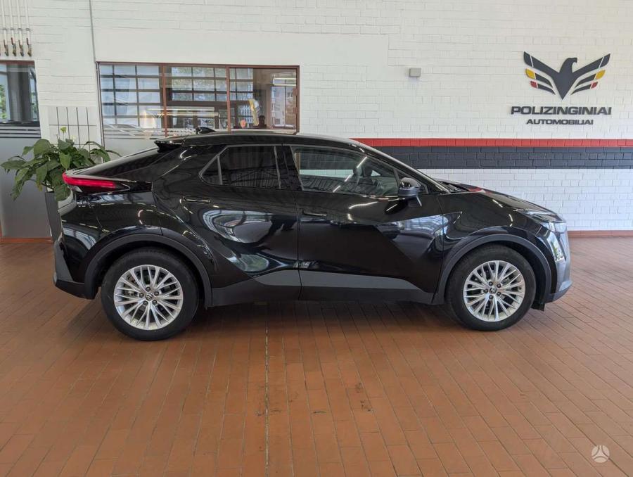 Melns Toyota C-HR 2026 Kauņa, ar dzinēja tilpumu 1.80 L un nobraukumu 6 tūkst. km par 27500 €, foto 7 vietnē AUTOMOTO.COM.LV