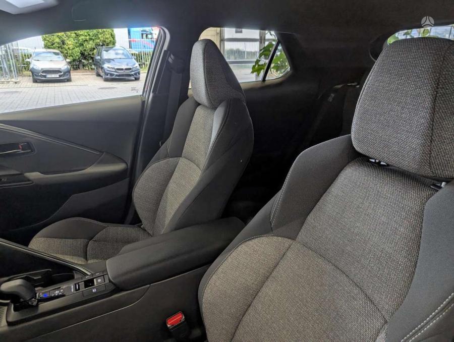 Melns Toyota C-HR 2026 Kauņa, ar dzinēja tilpumu 1.80 L un nobraukumu 6 tūkst. km par 27500 €, foto 9 vietnē AUTOMOTO.COM.LV