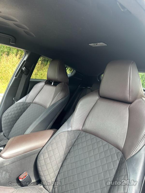 Black Toyota C-HR 2016 in Tallinn, with an engine capacity of 1.20 L and mileage of 168 thousand km for 15500 €, photo 7 on AUTOMOTO.COM.LV