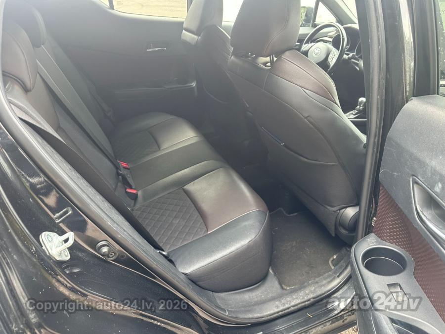 Black Toyota C-HR 2016 in Tallinn, with an engine capacity of 1.20 L and mileage of 168 thousand km for 15500 €, photo 10 on AUTOMOTO.COM.LV