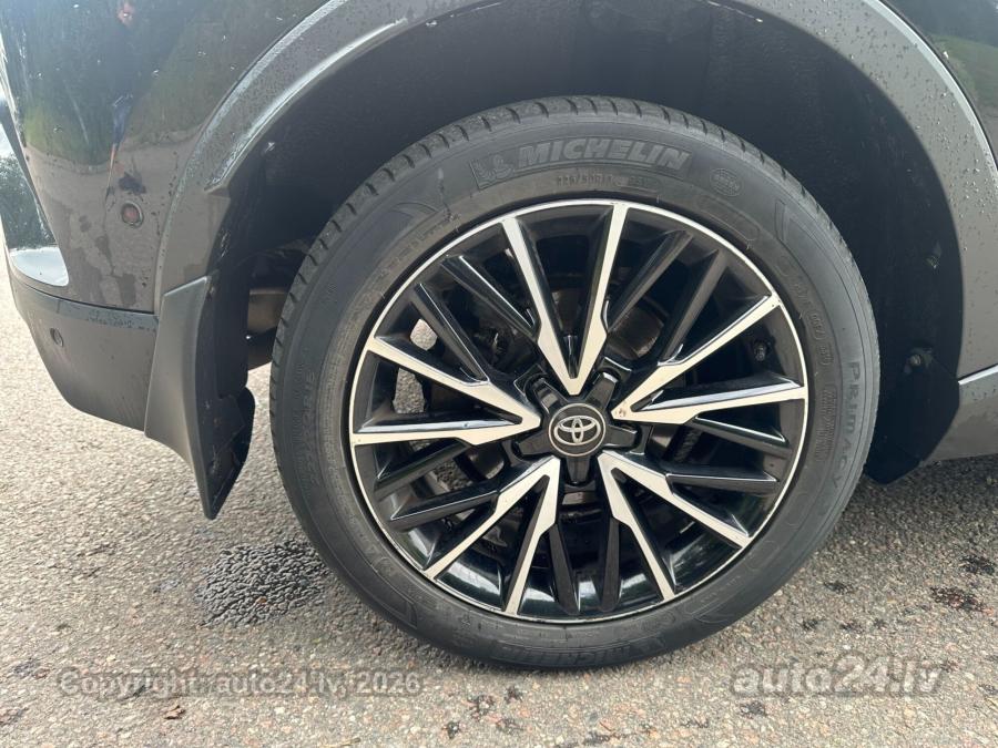 Black Toyota C-HR 2016 in Tallinn, with an engine capacity of 1.20 L and mileage of 168 thousand km for 15500 €, photo 13 on AUTOMOTO.COM.LV