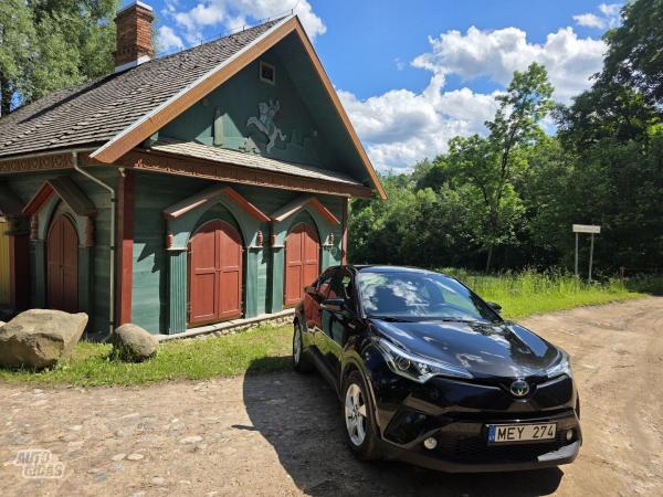 Черный Тойота C-HR 2017 в Вильнюс, объемом двигателя 1.80 л и пробегом 149 тыс. км за 16500 €, фото 1 на AUTOMOTO.COM.LV