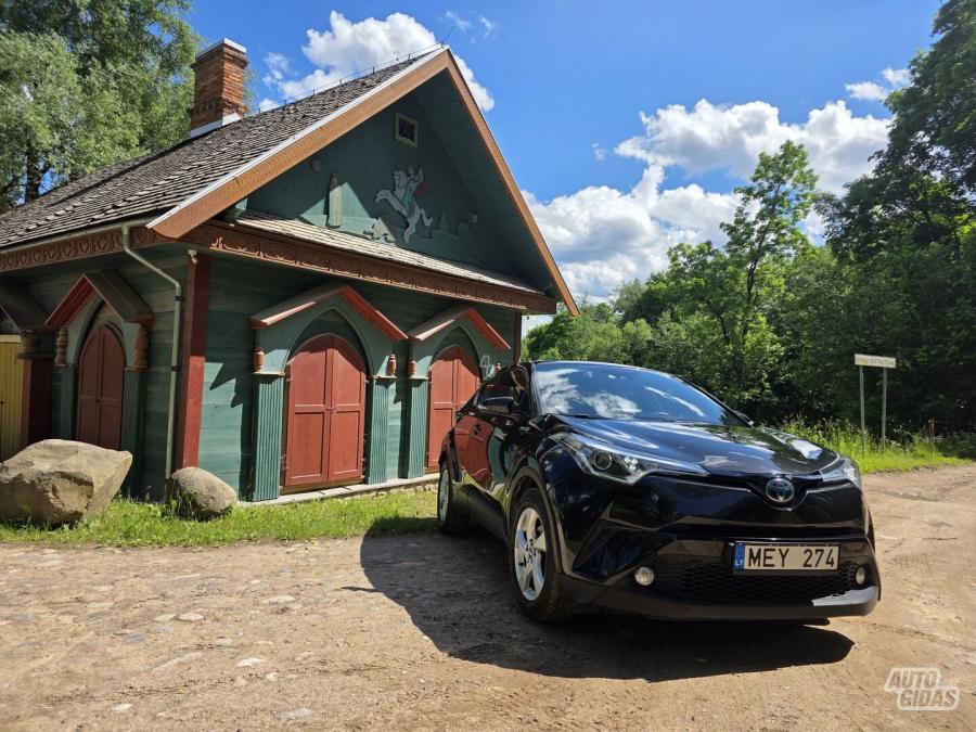 Черный Тойота C-HR 2017 в Вильнюс, объемом двигателя 1.80 л и пробегом 149 тыс. км за 16500 €, фото 3 на AUTOMOTO.COM.LV