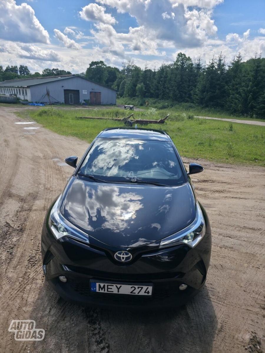 Черный Тойота C-HR 2017 в Вильнюс, объемом двигателя 1.80 л и пробегом 149 тыс. км за 16500 €, фото 4 на AUTOMOTO.COM.LV