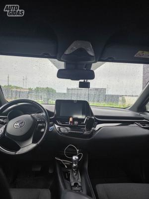 Черный Тойота C-HR 2017 в Вильнюс, объемом двигателя 1.80 л и пробегом 149 тыс. км за 16500 €, фото 17 на AUTOMOTO.COM.LV