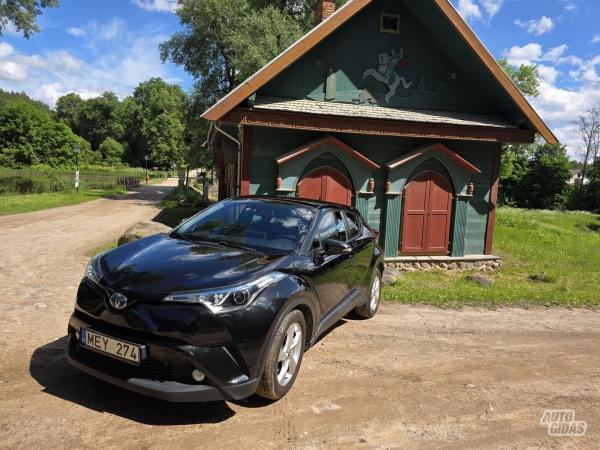 Черный Тойота C-HR 2017 в Вильнюс, объемом двигателя 1.80 л и пробегом 149 тыс. км за 16500 €, фото 4 на AUTOMOTO.COM.LV