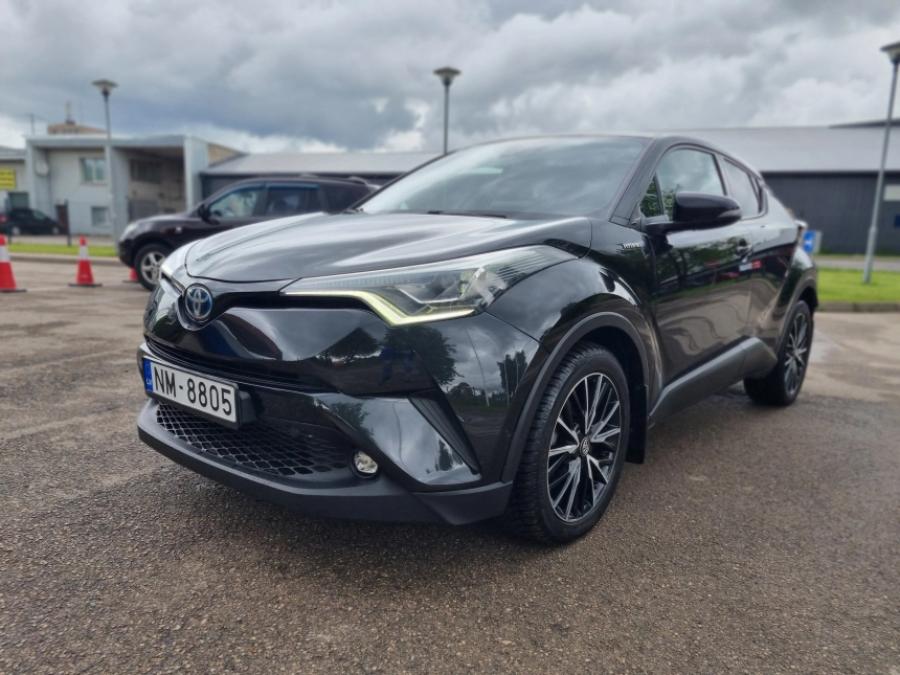 Черный Тойота C-HR 2017 в Рига, объемом двигателя 1.80 л и пробегом 75 тыс. км за 17900 €, фото 1 на AUTOMOTO.COM.LV
