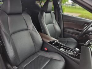 Черный Тойота C-HR 2017 в Рига, объемом двигателя 1.80 л и пробегом 75 тыс. км за 17900 €, фото 6 на AUTOMOTO.COM.LV