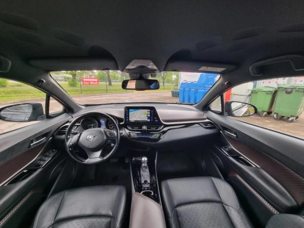 Black Toyota C-HR 2017 in Riga, with an engine capacity of 1.80 L and mileage of 75 thousand km for 17900 €, photo 8 on AUTOMOTO.COM.LV