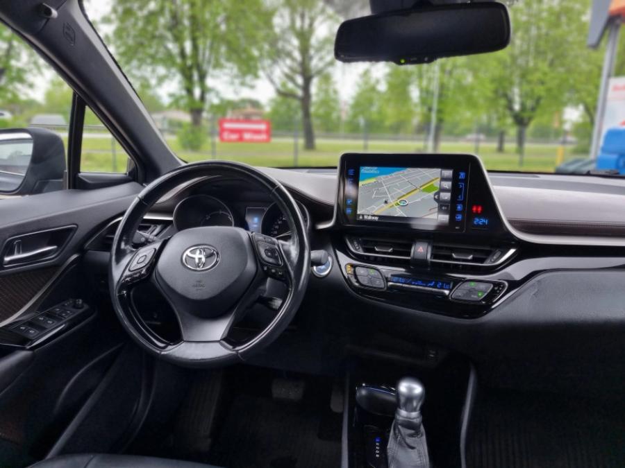 Черный Тойота C-HR 2017 в Рига, объемом двигателя 1.80 л и пробегом 75 тыс. км за 17900 €, фото 10 на AUTOMOTO.COM.LV