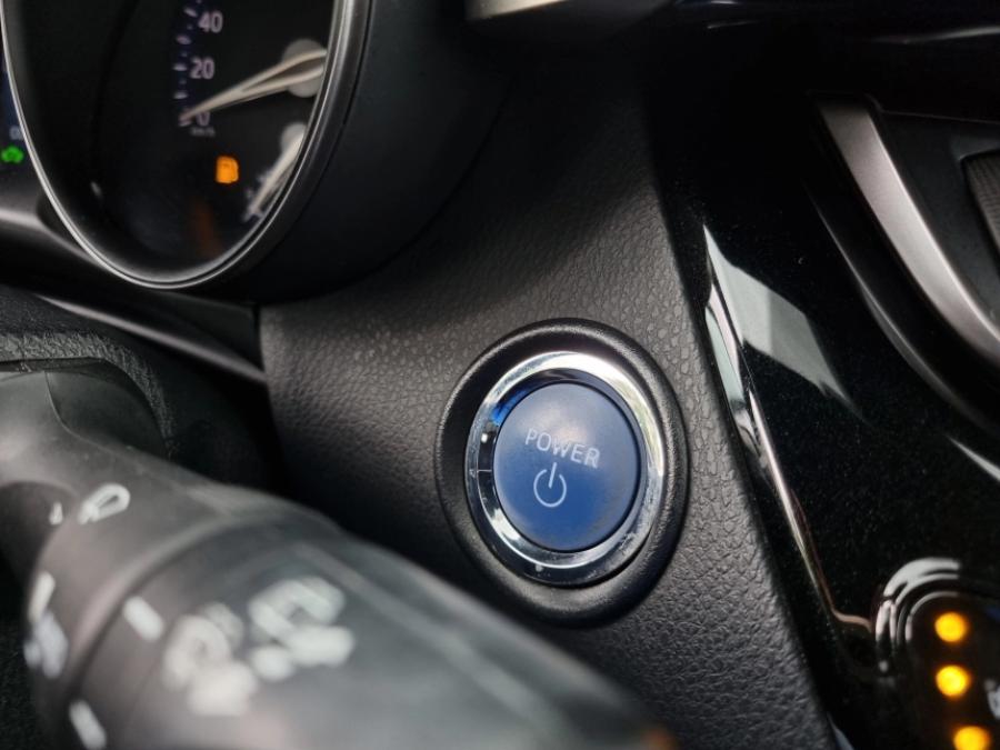 Черный Тойота C-HR 2017 в Рига, объемом двигателя 1.80 л и пробегом 75 тыс. км за 17900 €, фото 13 на AUTOMOTO.COM.LV