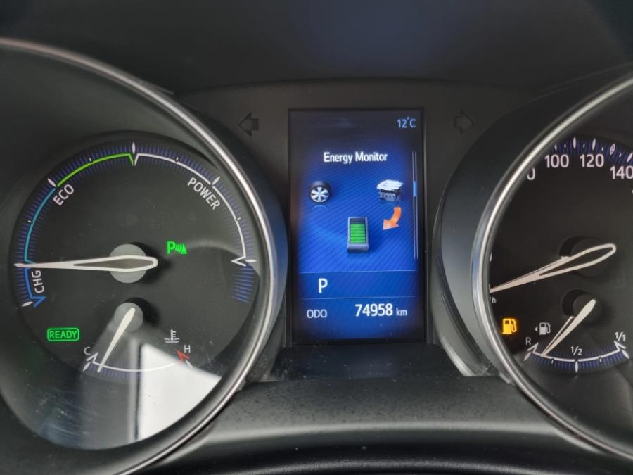 Черный Тойота C-HR 2017 в Рига, объемом двигателя 1.80 л и пробегом 75 тыс. км за 17900 €, фото 14 на AUTOMOTO.COM.LV