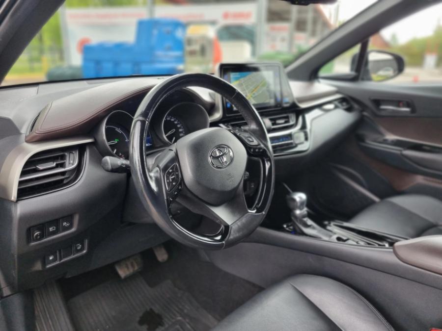 Черный Тойота C-HR 2017 в Рига, объемом двигателя 1.80 л и пробегом 75 тыс. км за 17900 €, фото 18 на AUTOMOTO.COM.LV