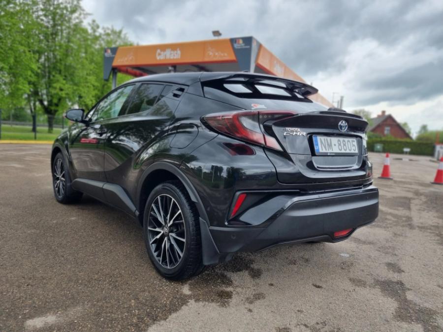 Черный Тойота C-HR 2017 в Рига, объемом двигателя 1.80 л и пробегом 75 тыс. км за 17900 €, фото 23 на AUTOMOTO.COM.LV