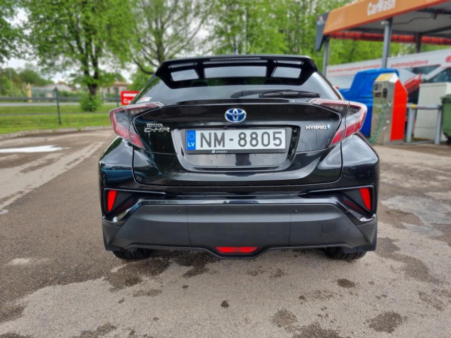 Черный Тойота C-HR 2017 в Рига, объемом двигателя 1.80 л и пробегом 75 тыс. км за 17900 €, фото 24 на AUTOMOTO.COM.LV