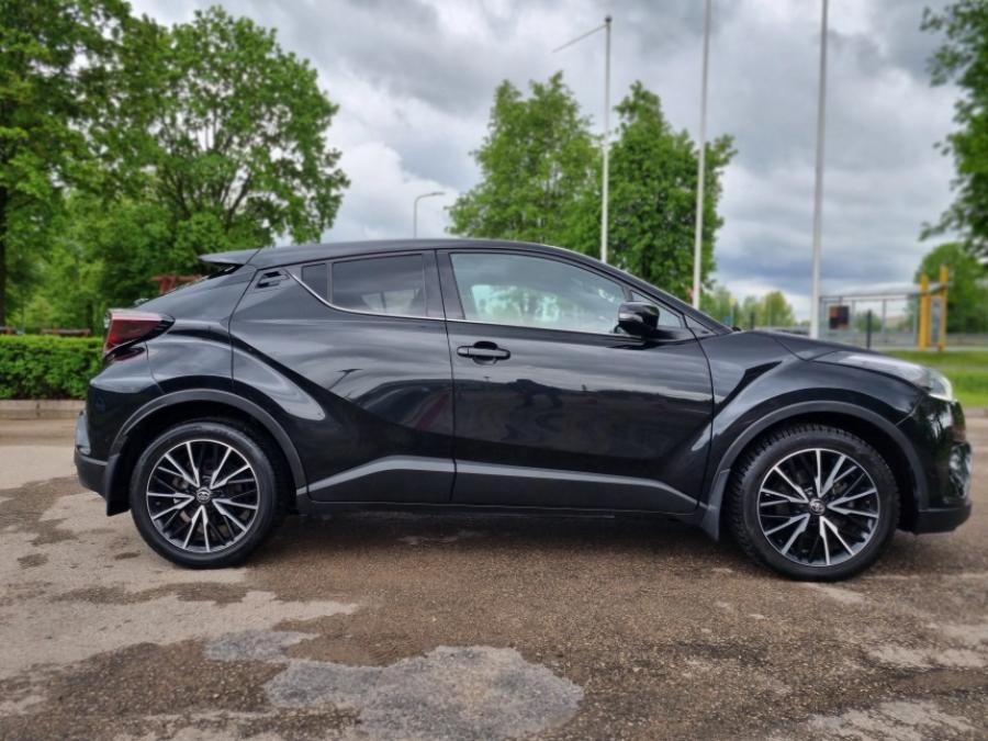 Черный Тойота C-HR 2017 в Рига, объемом двигателя 1.80 л и пробегом 75 тыс. км за 17900 €, фото 26 на AUTOMOTO.COM.LV