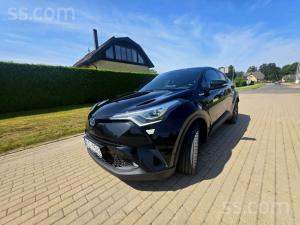 Черный Тойота C-HR 2017 в Рига, объемом двигателя 1.80 л и пробегом 195 тыс. км за 14500 €, фото 1 на AUTOMOTO.COM.LV