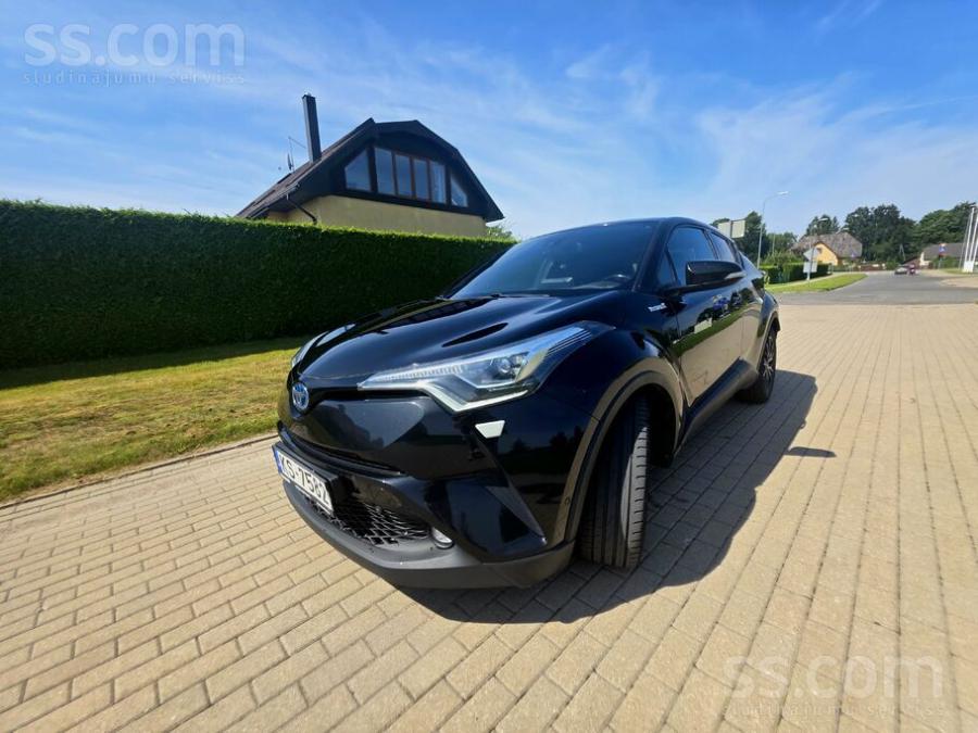 Black Toyota C-HR 2017 in Riga, with an engine capacity of 1.80 L and mileage of 195 thousand km for 14500 €, photo 1 on AUTOMOTO.COM.LV