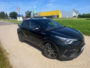 Black Toyota C-HR 2017 in Riga, with an engine capacity of 1.80 L and mileage of 195 thousand km for 14500 €, photo 3 on AUTOMOTO.COM.LV