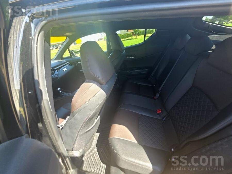 Black Toyota C-HR 2017 in Riga, with an engine capacity of 1.80 L and mileage of 195 thousand km for 14500 €, photo 8 on AUTOMOTO.COM.LV