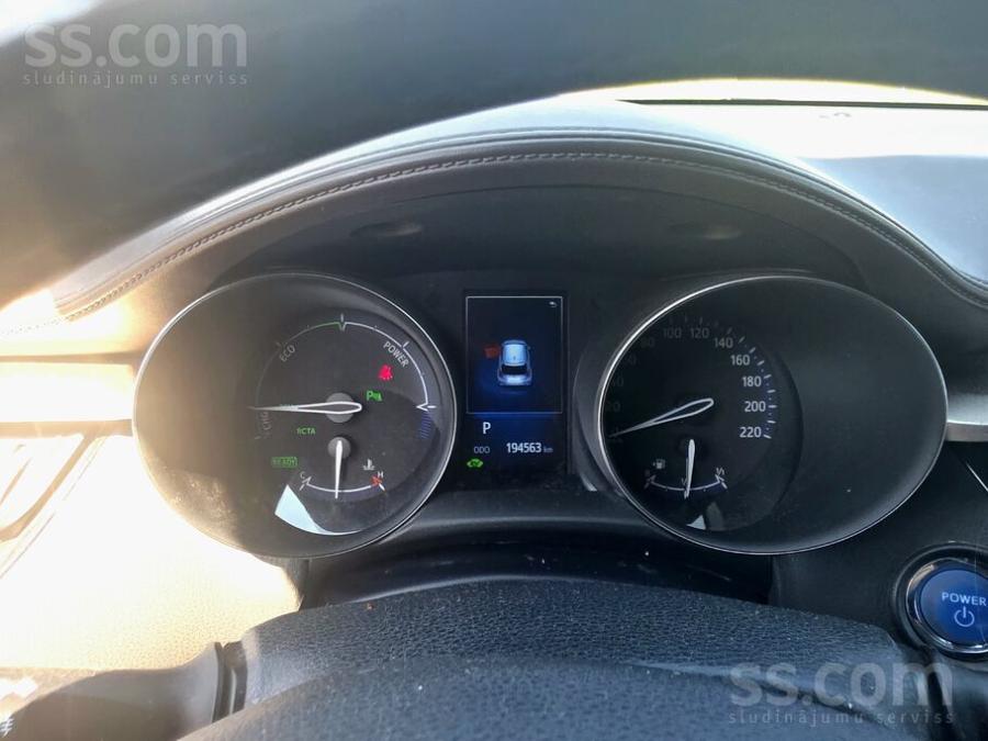 Black Toyota C-HR 2017 in Riga, with an engine capacity of 1.80 L and mileage of 195 thousand km for 14500 €, photo 10 on AUTOMOTO.COM.LV
