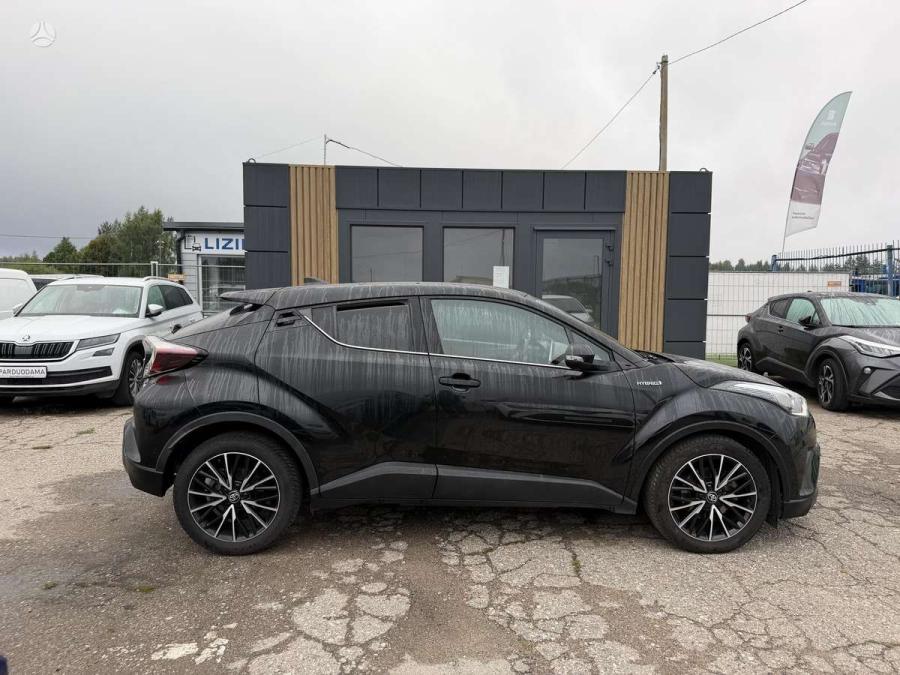 Черный Тойота C-HR 2017 в Паневежис, объемом двигателя 1.80 л и пробегом 140 тыс. км за 15500 €, фото 6 на AUTOMOTO.COM.LV