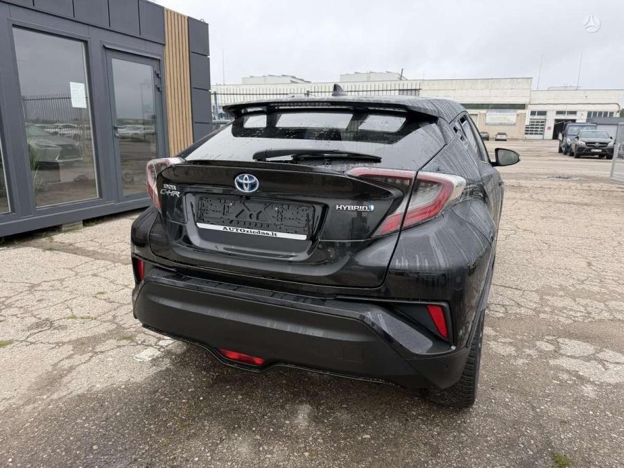 Черный Тойота C-HR 2017 в Паневежис, объемом двигателя 1.80 л и пробегом 140 тыс. км за 15500 €, фото 8 на AUTOMOTO.COM.LV
