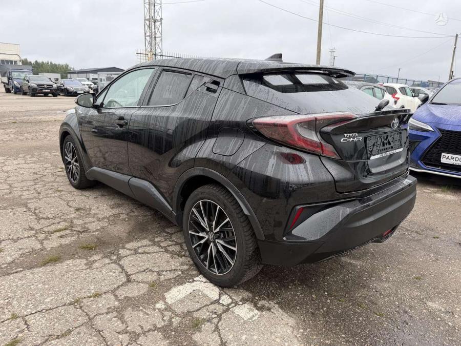 Черный Тойота C-HR 2017 в Паневежис, объемом двигателя 1.80 л и пробегом 140 тыс. км за 15500 €, фото 9 на AUTOMOTO.COM.LV