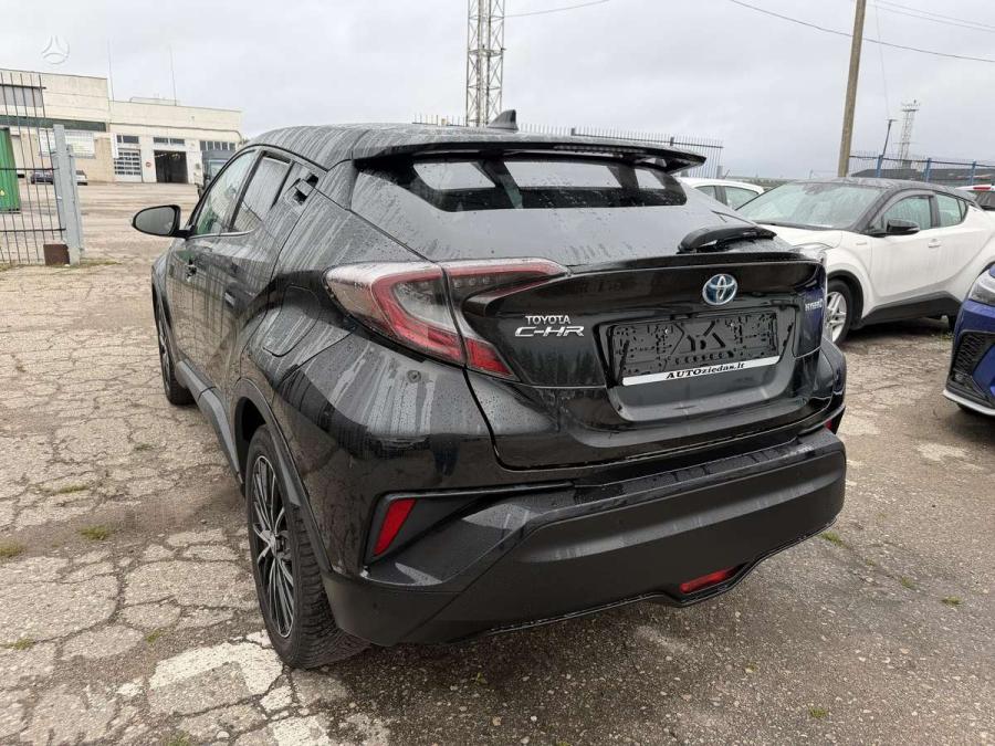 Черный Тойота C-HR 2017 в Паневежис, объемом двигателя 1.80 л и пробегом 140 тыс. км за 15500 €, фото 10 на AUTOMOTO.COM.LV