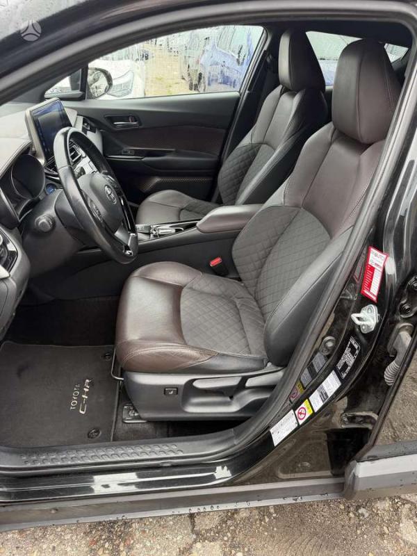 Melns Toyota C-HR 2017 Panevēža, ar dzinēja tilpumu 1.80 L un nobraukumu 140 tūkst. km par 15500 €, foto 11 vietnē AUTOMOTO.COM.LV