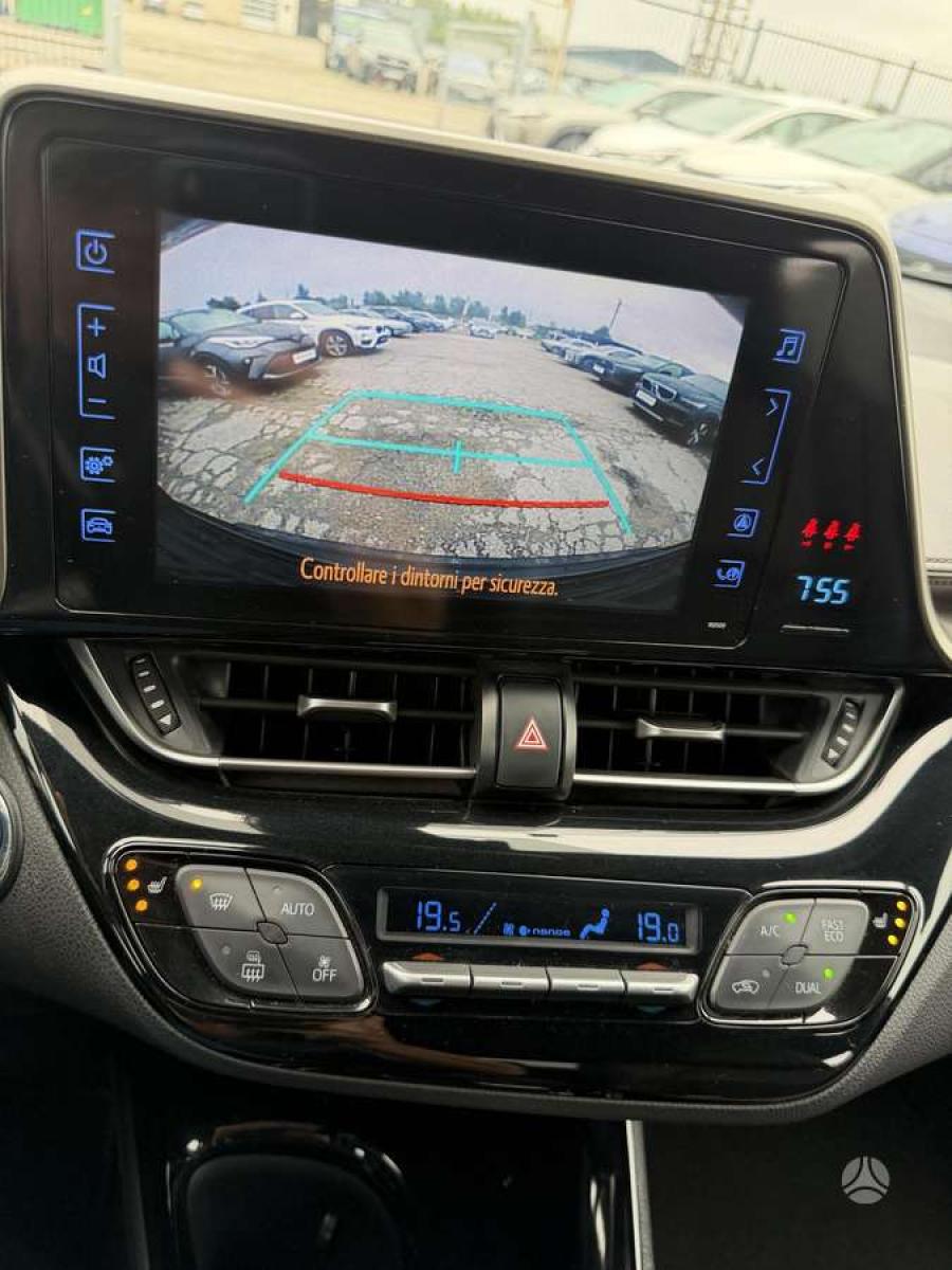 Черный Тойота C-HR 2017 в Паневежис, объемом двигателя 1.80 л и пробегом 140 тыс. км за 15500 €, фото 30 на AUTOMOTO.COM.LV
