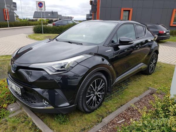 Black Toyota C-HR 2018 in Riga, with an engine capacity of 1.80 L and mileage of 125 thousand km for 16900 €, photo 1 on AUTOMOTO.COM.LV