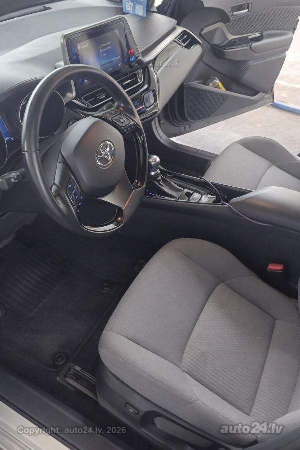 Black Toyota C-HR 2018 in Tallinn, with an engine capacity of 1.80 L and mileage of 210 thousand km for 16500 €, photo 8 on AUTOMOTO.COM.LV