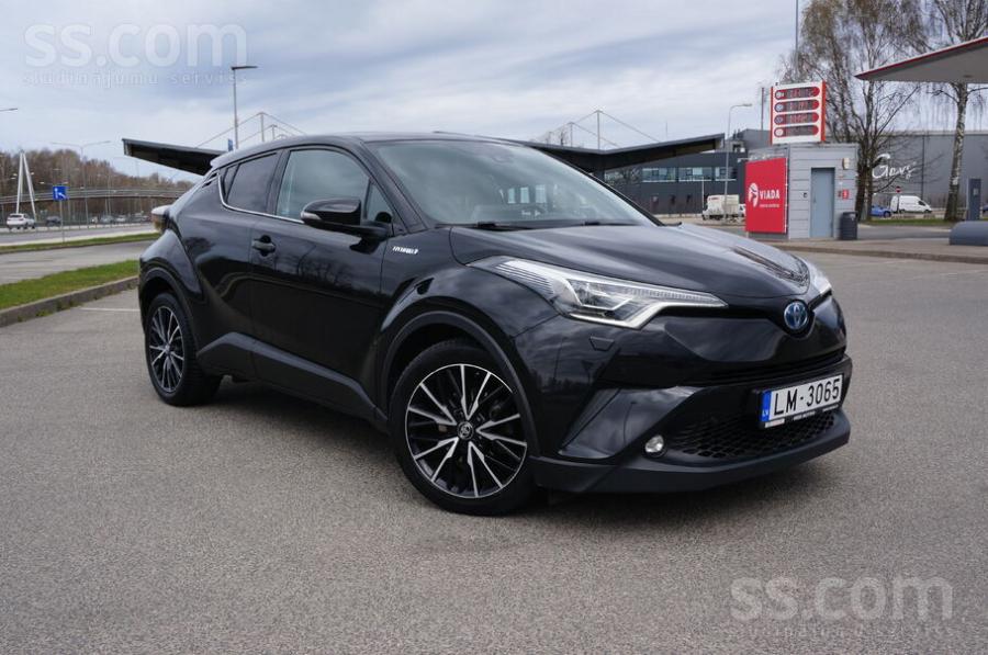 Melns Toyota C-HR 2018 Rīga, ar dzinēja tilpumu 1.80 L un nobraukumu 72 tūkst. km par 18200 €, foto 1 vietnē AUTOMOTO.COM.LV