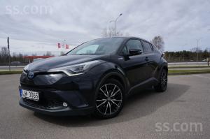 Melns Toyota C-HR 2018 Rīga, ar dzinēja tilpumu 1.80 L un nobraukumu 72 tūkst. km par 18200 €, foto 3 vietnē AUTOMOTO.COM.LV