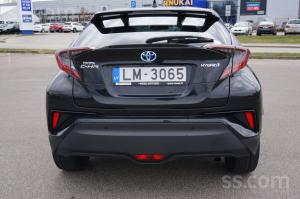 Melns Toyota C-HR 2018 Rīga, ar dzinēja tilpumu 1.80 L un nobraukumu 72 tūkst. km par 18200 €, foto 5 vietnē AUTOMOTO.COM.LV