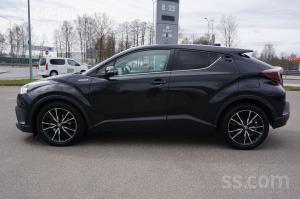 Melns Toyota C-HR 2018 Rīga, ar dzinēja tilpumu 1.80 L un nobraukumu 72 tūkst. km par 18200 €, foto 7 vietnē AUTOMOTO.COM.LV