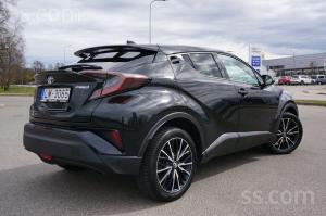 Melns Toyota C-HR 2018 Rīga, ar dzinēja tilpumu 1.80 L un nobraukumu 72 tūkst. km par 18200 €, foto 8 vietnē AUTOMOTO.COM.LV