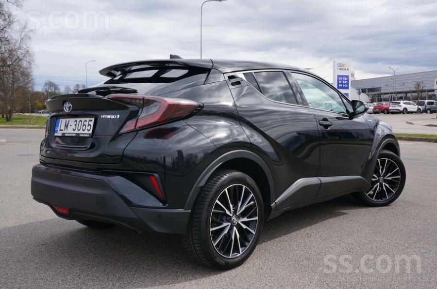 Melns Toyota C-HR 2018 Rīga, ar dzinēja tilpumu 1.80 L un nobraukumu 72 tūkst. km par 18200 €, foto 8 vietnē AUTOMOTO.COM.LV