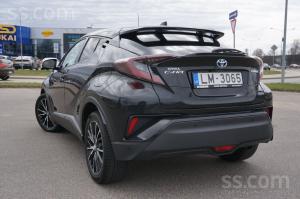 Melns Toyota C-HR 2018 Rīga, ar dzinēja tilpumu 1.80 L un nobraukumu 72 tūkst. km par 18200 €, foto 9 vietnē AUTOMOTO.COM.LV