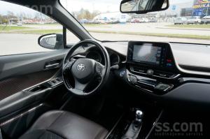 Melns Toyota C-HR 2018 Rīga, ar dzinēja tilpumu 1.80 L un nobraukumu 72 tūkst. km par 18200 €, foto 13 vietnē AUTOMOTO.COM.LV
