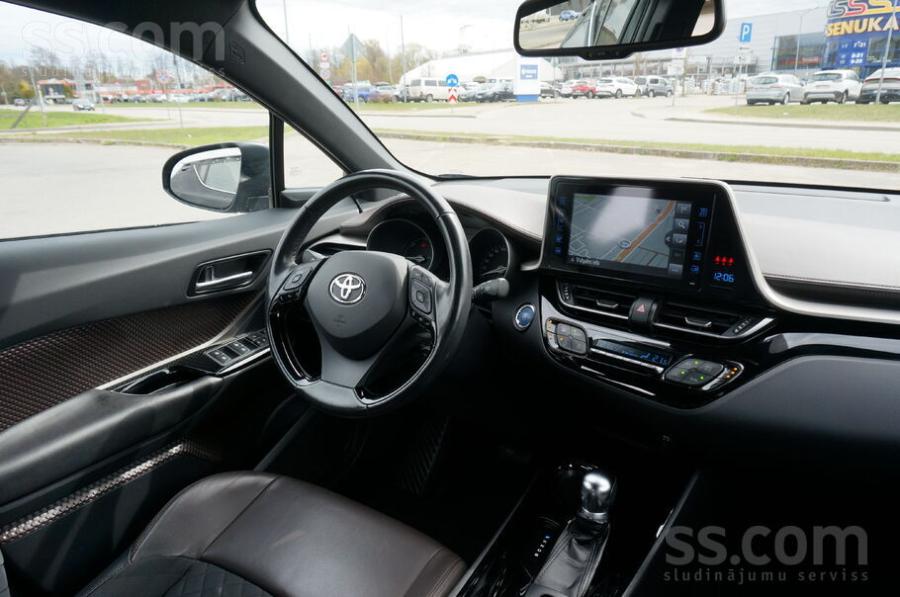Melns Toyota C-HR 2018 Rīga, ar dzinēja tilpumu 1.80 L un nobraukumu 72 tūkst. km par 18200 €, foto 13 vietnē AUTOMOTO.COM.LV
