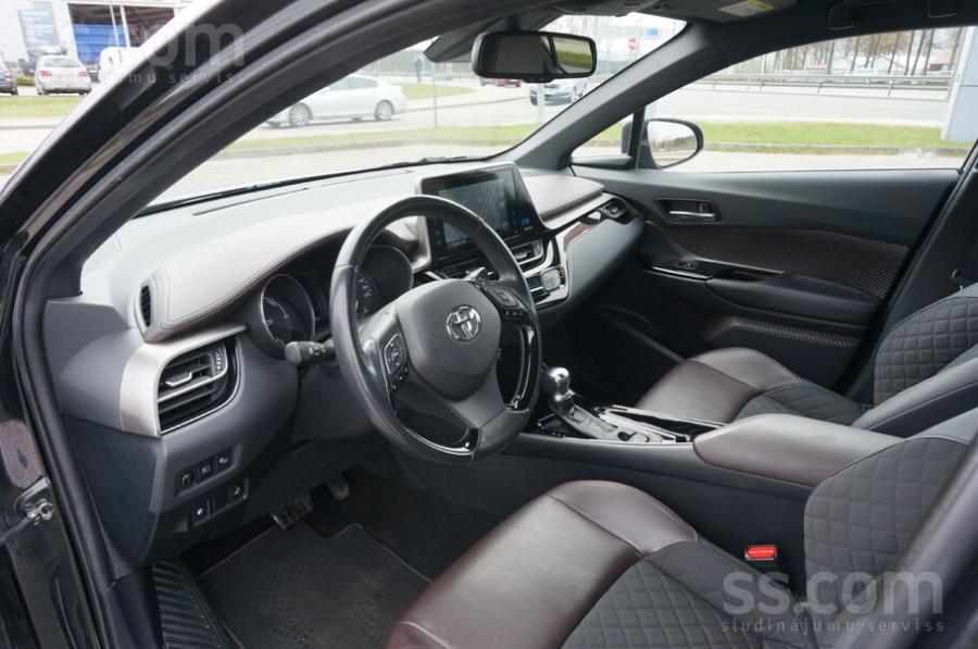 Melns Toyota C-HR 2018 Rīga, ar dzinēja tilpumu 1.80 L un nobraukumu 72 tūkst. km par 18200 €, foto 14 vietnē AUTOMOTO.COM.LV