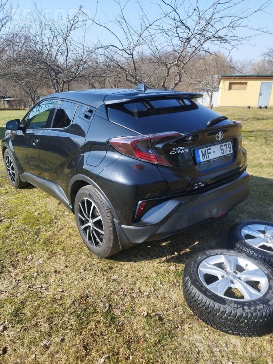 Melns Toyota C-HR 2018 Daugavpils, ar dzinēja tilpumu 1.80 L un nobraukumu 184 tūkst. km par 14800 €, foto 4 vietnē AUTOMOTO.COM.LV