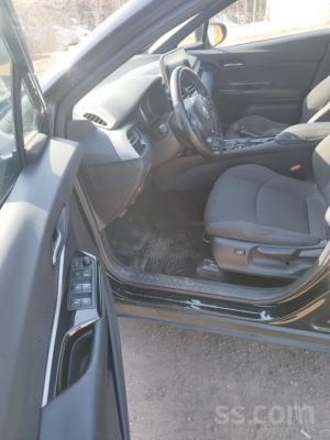 Melns Toyota C-HR 2018 Daugavpils, ar dzinēja tilpumu 1.80 L un nobraukumu 184 tūkst. km par 14800 €, foto 8 vietnē AUTOMOTO.COM.LV