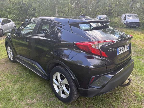 Черный Тойота C-HR 2018 в Вильнюс, объемом двигателя 1.20 л и пробегом 198 тыс. км за 9300 €, фото 4 на AUTOMOTO.COM.LV