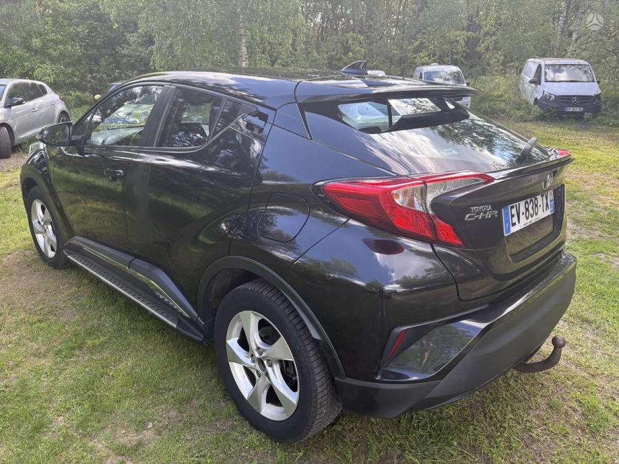 Черный Тойота C-HR 2018 в Вильнюс, объемом двигателя 1.20 л и пробегом 198 тыс. км за 9300 €, фото 5 на AUTOMOTO.COM.LV